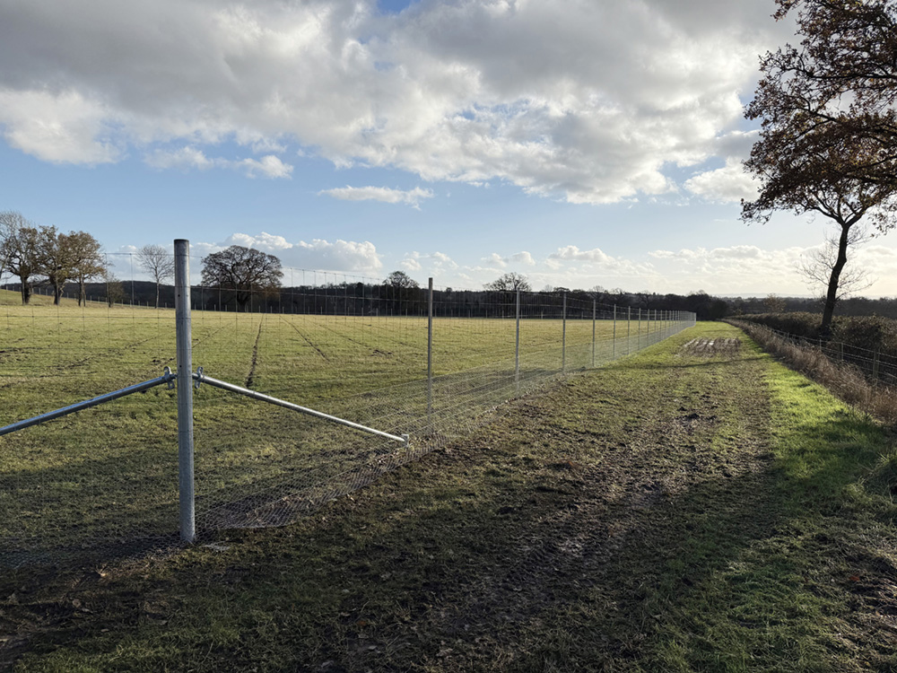A COMPLETE METAL FENCING SOLUTION WITH PRO-STRAIN AND CLIPEX - Fencing ...